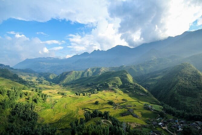 Train Street, Duong Lam village, Quintessence of Tonkin Show Tour - FAQs