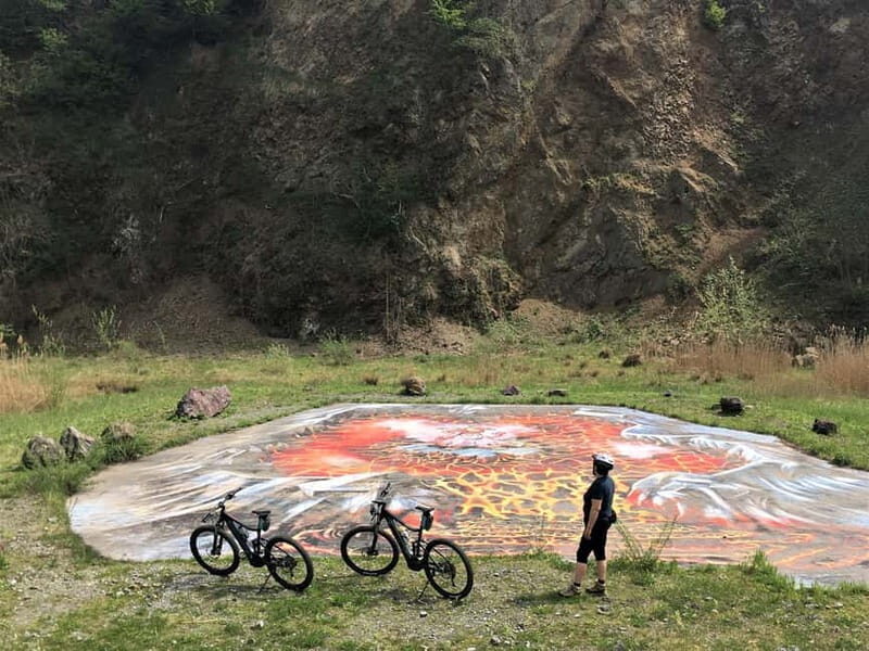 Trakoan: Bike tour to the cave, castle and volcano - Key Points