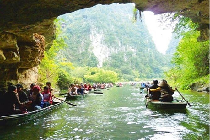Trang An Hoa Lu Mua Cave Tour [Japanese guide, limousine bus, lunch and dinner included] - Return to Hanoi and a Satisfying Dinner