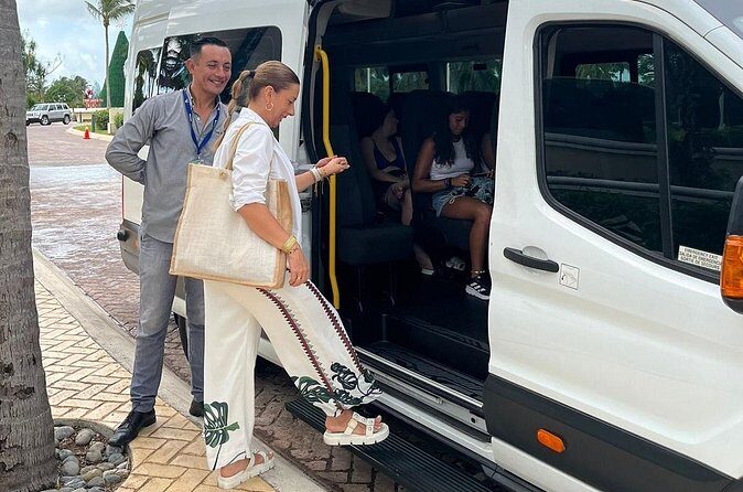 Transfer Airport to Hotel Nickelodeon from 1 to 8 persons - FAQs