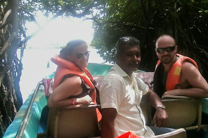 Transfer between Colombo Airport (CMB) and Cantaloupe Aqua, Talpe - Key Points