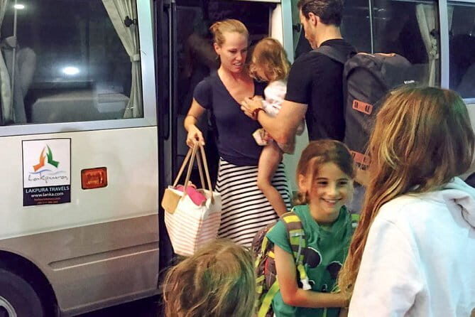 Transfer between Colombo Airport (CMB) and Helga's Folly, Kandy - Introduction