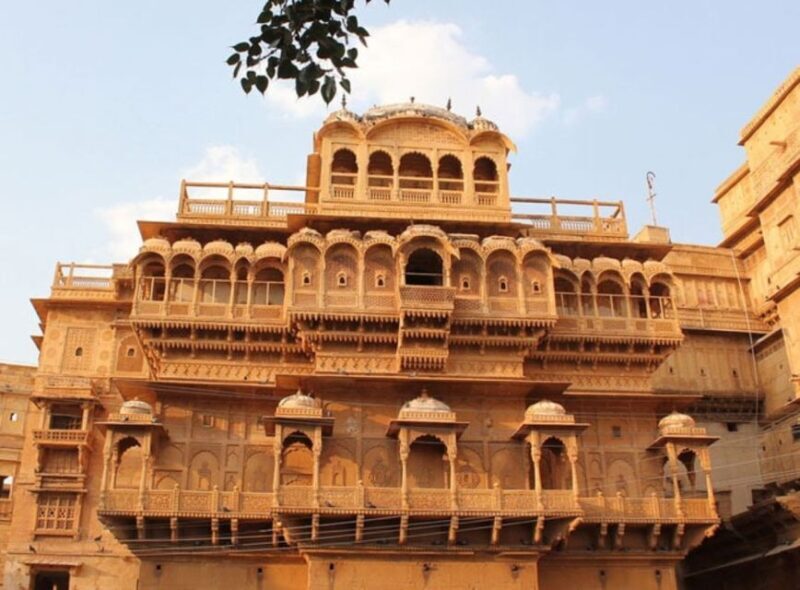 Transfer From Jaisalmer To Udaipur Via Ranakpur Jain Temple - An Overview of the Experience