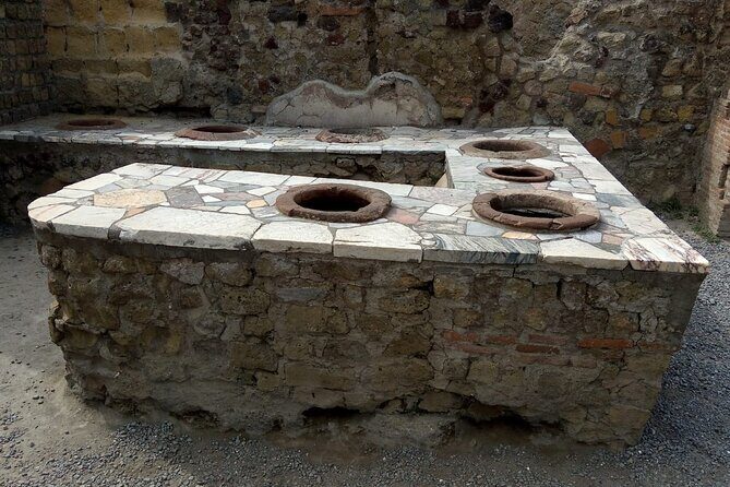 Transfer From Naples/area to Amalfi coast with 2hr stop in Pompei - FAQ