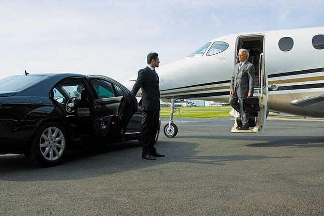 Transfer from New Delhi to Agra by Private car - Who Should Consider This Service?