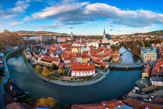 Transfer from Prague to Salzburg with Tour Stop in Cesky Krumlov - Key Points