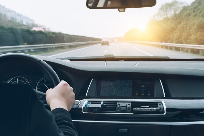 Transfer: Montreal City Center to Pierre E.T. Airport-YUL - Why Choose This Transfer?