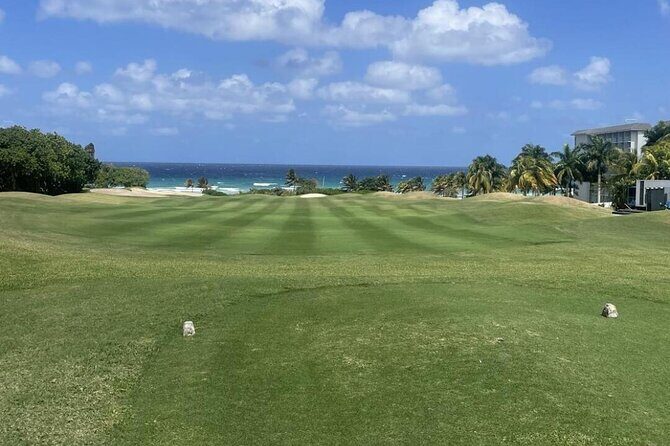 Transportation from Runaway Bay Hotels to Golfing Cinnamon Hill - How does the booking and pickup process work?