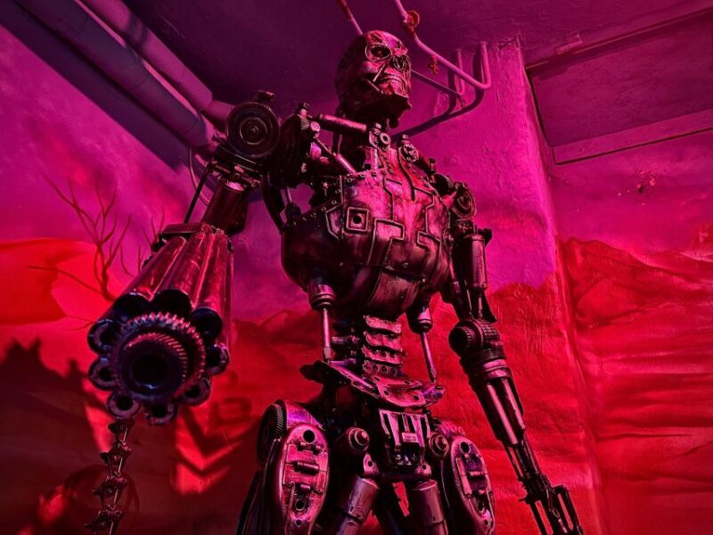 Trash Art Museum: Hungary's First Scrap Metal Exhibition - Key Points