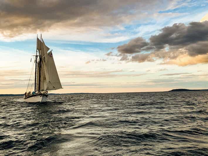 Traverse City: Fall Evening Sail on Tall Ship Manitou - Authentic Sailing and Scenic Views: Why It Matters