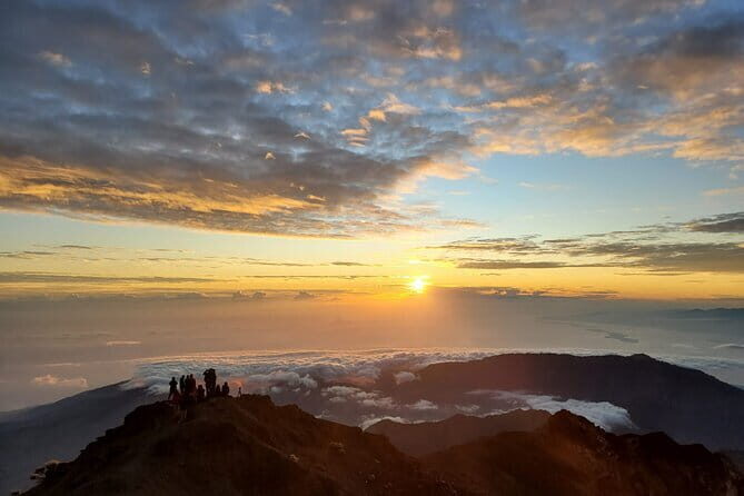 Trekking Mt. Rinjani 2D1N Via Sembalun - Crater Rim - Summit - A Closer Look at the Rinjani Experience