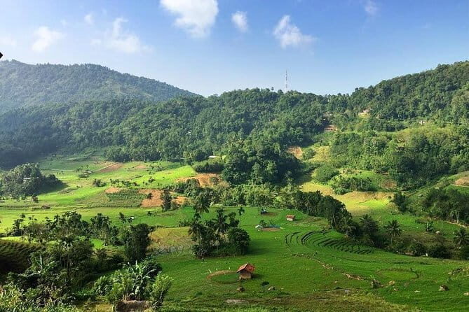 Trekking to Heeloya village from Kandy - The Trek and the Village Experience