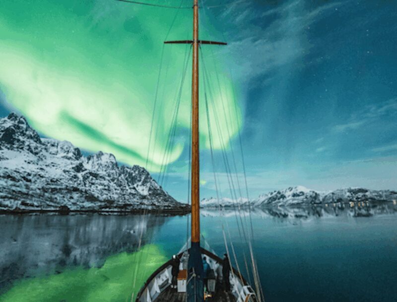 Tromso: Luxury Northern Lights Cruise with Hot Tub & Dinner - A Closer Look at the Experience