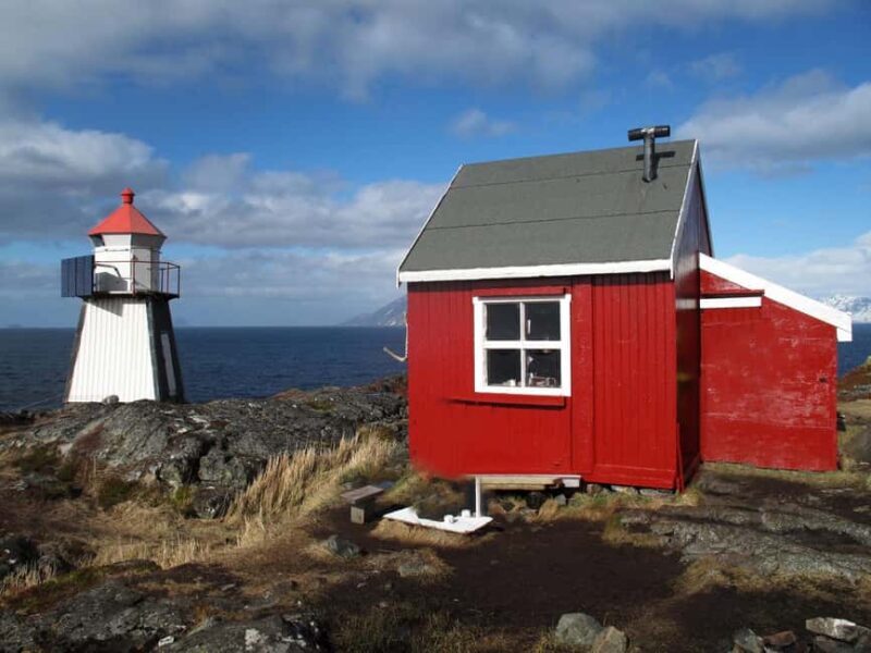 Tromsø: Lyngstuva Lighthouse Guided Hike with Lunch - A Detailed Look at the Experience
