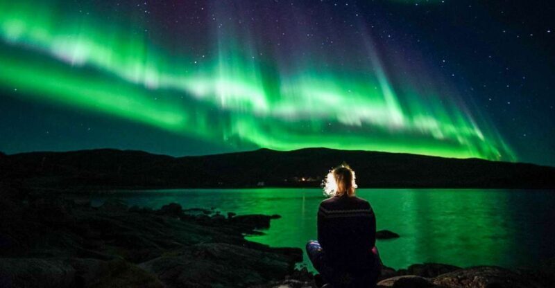 Tromsø: Northern Lights by Minibus with Photos & bodysuits - Key Points