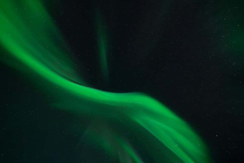 Tromsø: Northern lights in a minibus, including photos and a warm meal! - Key Points