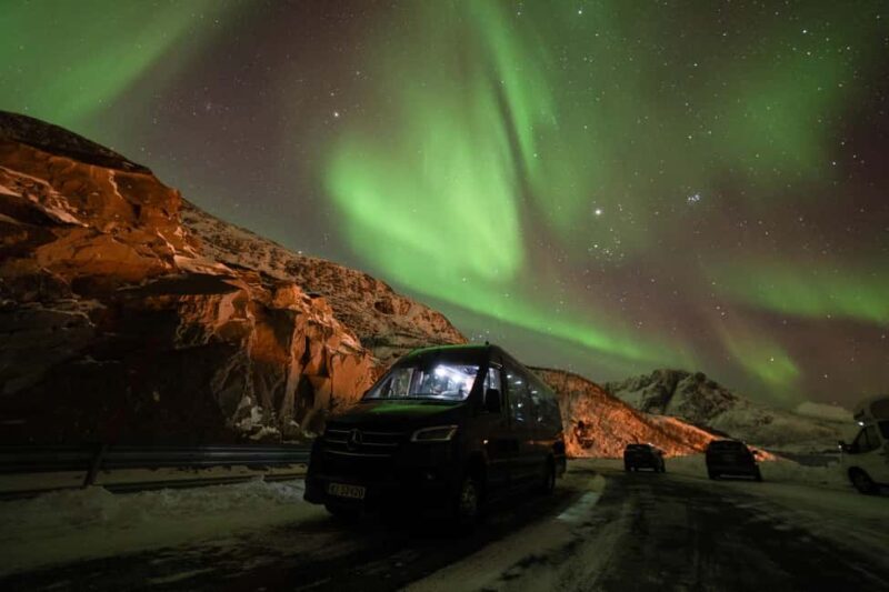 Tromsø: Northern Lights tour, local experts, free photos - Key Points