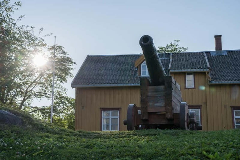 Tromsø: Old Town and Polar Museum Tour with English-speaking tour guide - Key Points
