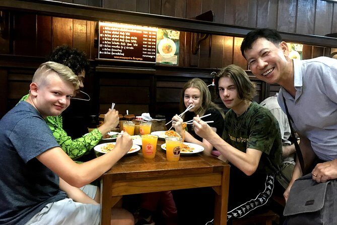 Tuk Tuk Bangkok Private Tour: WW2 Pad Thai, 360-Viewpoint, Chinatown (Pickup) - Key Points