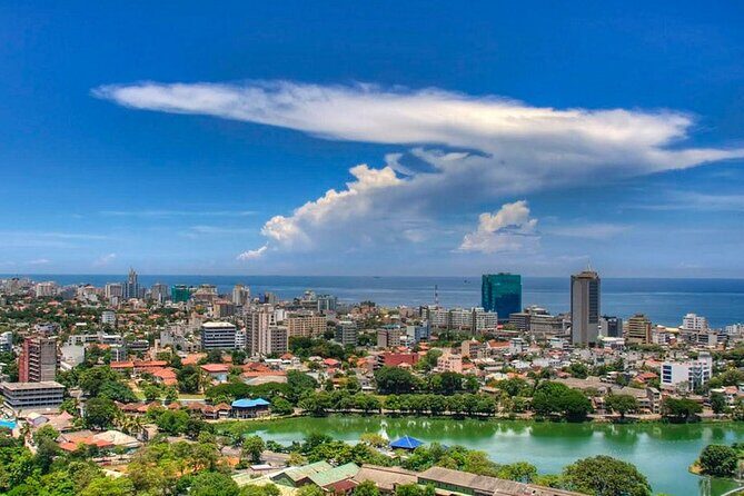 TuK TuK COLOMBO CITY TOUR - Stop 3: The Central Point – Currency Museum