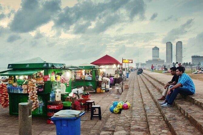 TuK TuK COLOMBO CITY TOUR - Stop 6: Town Hall
