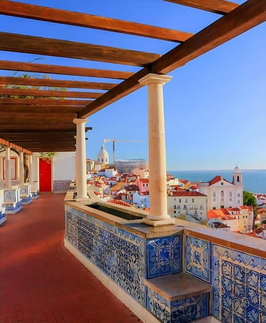 Tuk-Tuk sightseeing in lisbon(Old town) - The Value of the Experience
