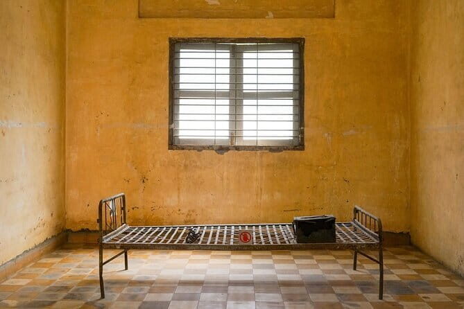 Tuol Sleng Museum and Russian Market Half-day Tour - Exploring Phnom Penh’s Heart and History: Tuol Sleng Museum and Russian Market Tour