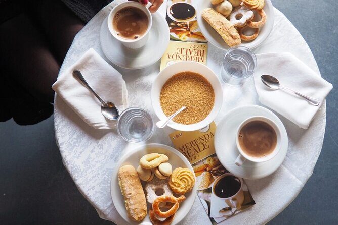 Turin: Private Walking Tour and Royal Snack - Key Points