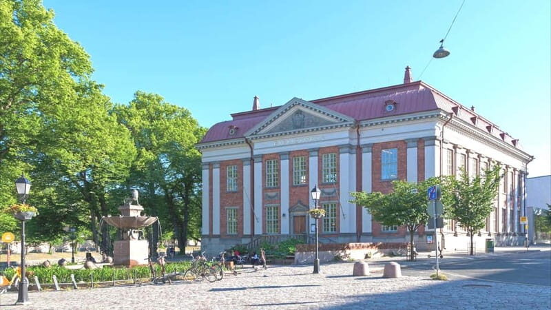Turku: Express Walk with a Local in 60 minutes - The Value of a Small Group and Local Guides