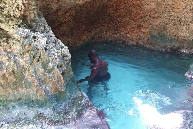 Turtle encounter, Hidden cave and Beach Tour - A Closer Look at the Tour Experience