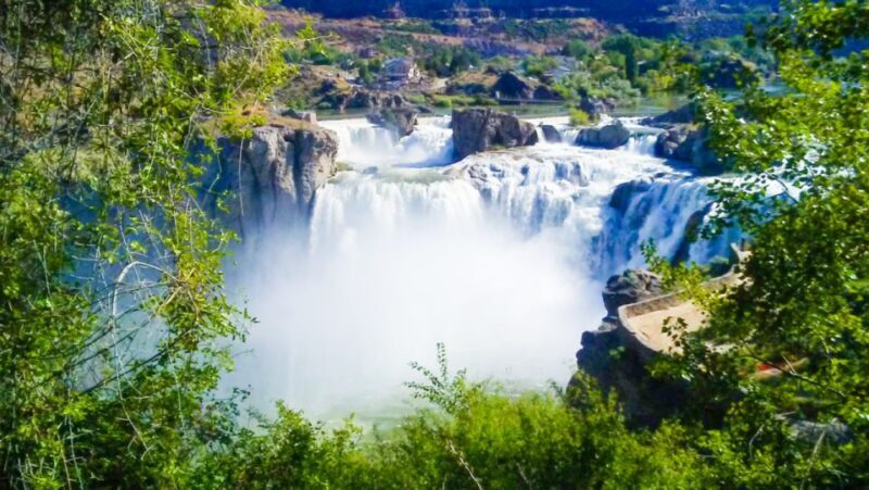 Twin Falls: Dierkes Lake Hike & Shoshone Falls Guided Tour - Who Should Consider This Tour?