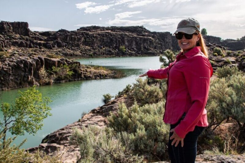 Twin Falls: Dierkes Lake Hike & Shoshone Falls Guided Tour - The Sum Up