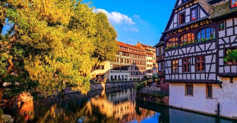 Two countries in one day. Germany, Black Forest and France - Discovering Germany and France in a Day: A Practical Guide to the Baden-Baden Black Forest and Strasbourg Tour