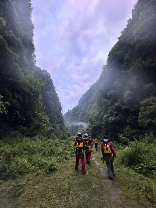 Two dragon den caving experience - Key Points