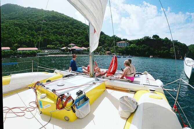 Two Hours of Sailing and Relaxation in the Bay of Saintes - A Close-Up Look at the Saintes Sailing Experience