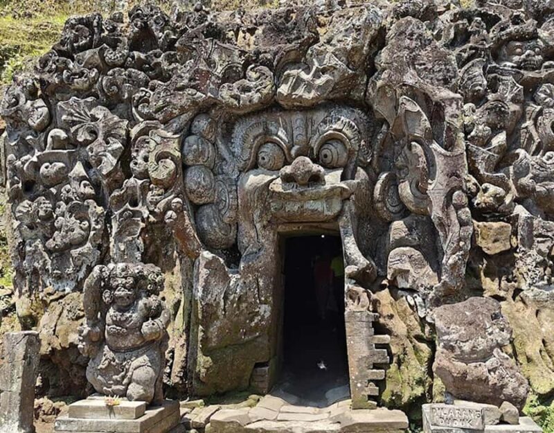 UBUD : 1 day trip tegalalang,temple,goarangrang waterfalls - FAQ