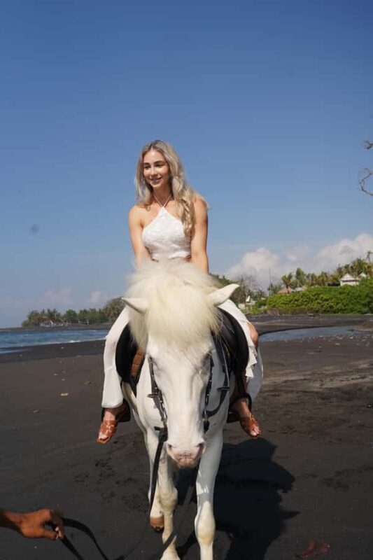 Ubud: 1 Hour Beach Horse Riding with Transfer - The Return and Bonding
