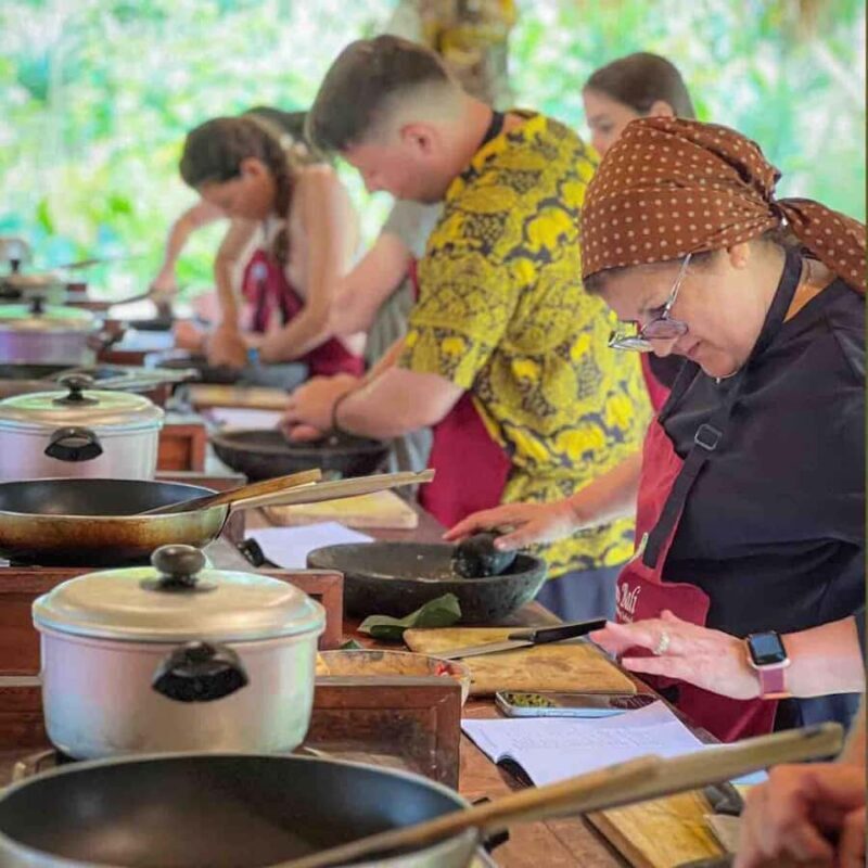 Ubud: Balinese Traditional Cooking Class and Market Tour - Key Points