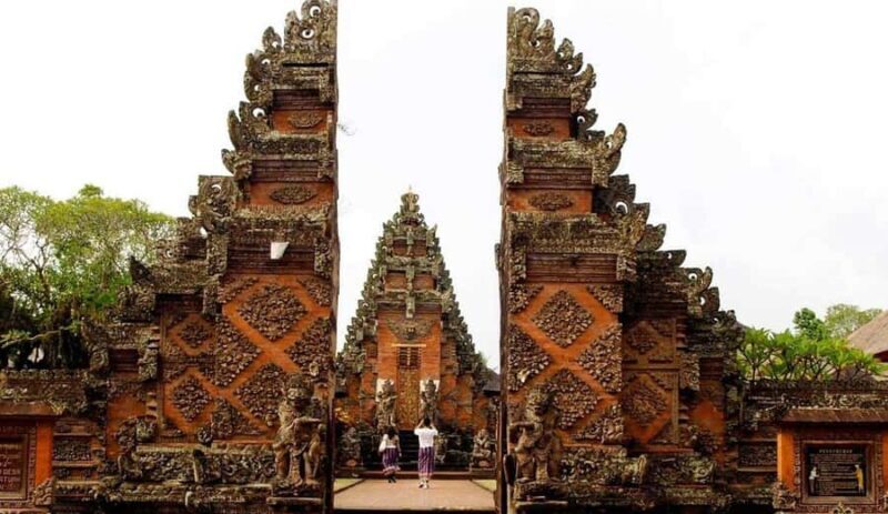 Ubud: Barong and Keris Dance, Batuan Temple, and Waterfall - Key Points