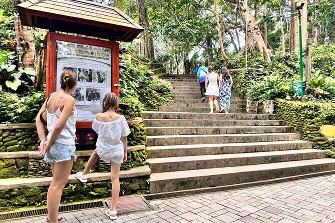 Ubud Highlights Private Day Tour - Lunch Break: Dewa Malen Warung