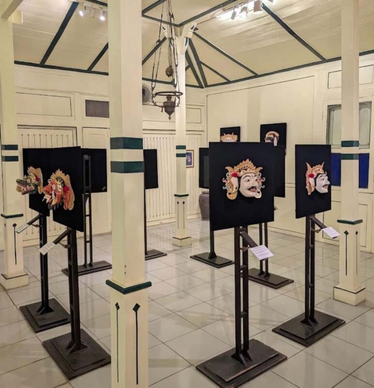 Ubud: Mask Museum, Heritage Homes, and Waterfall Tour - Key Points