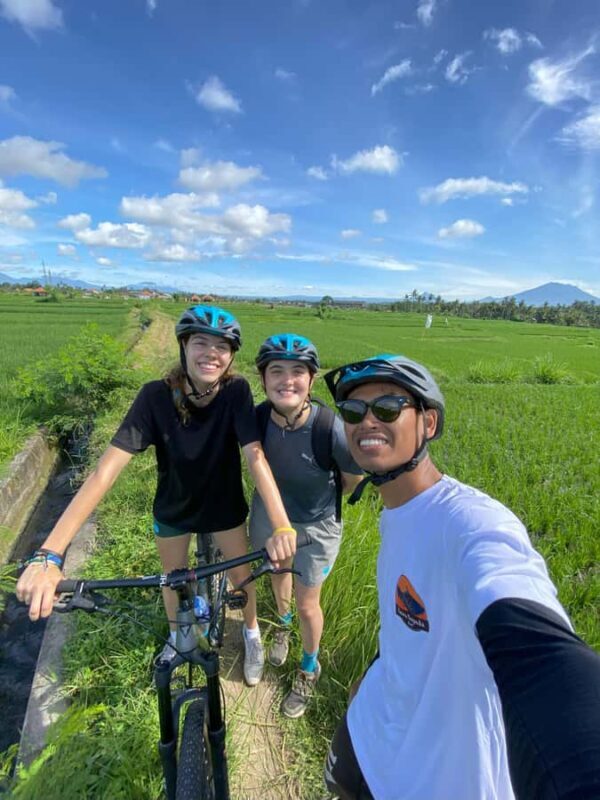 Ubud : PRIVATE Bike Tour inside Rice Field with meal & pool - What Sets This Tour Apart?