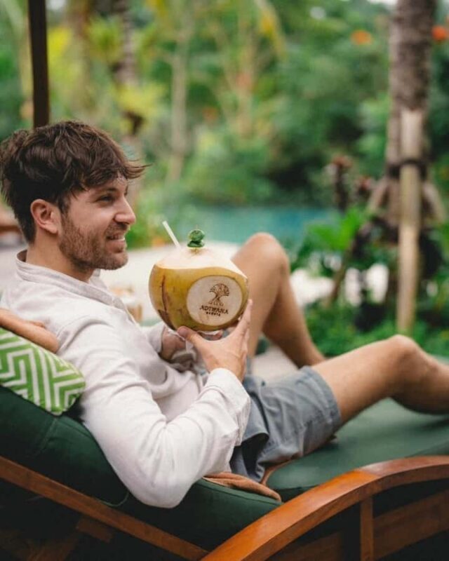 Ubud: Tropical Oasis Pool Bar Access & Dining E-Voucher - Breakdown of the Experience