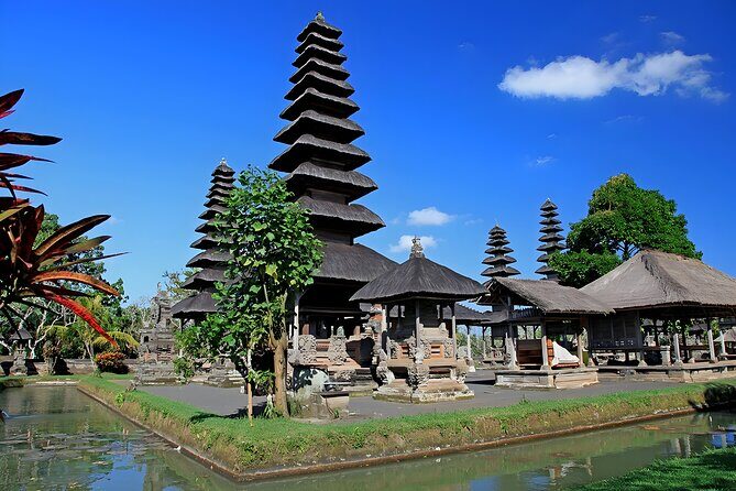 Ubud Waterfall and Tanah Lot Sunset Tour - Ubud Royal Palace (Puri Saren): Heart of Ubud