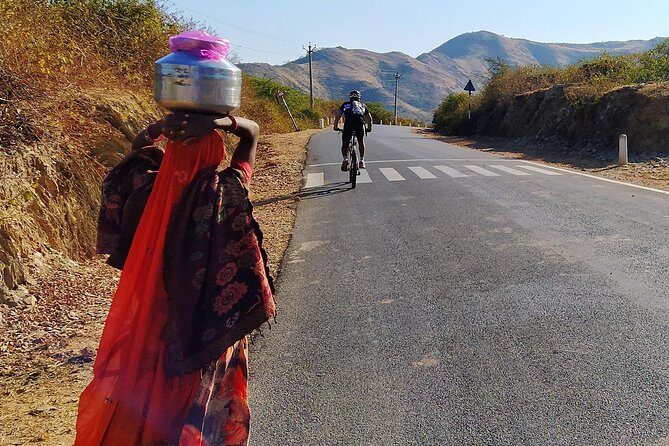 Udaipur Bicycle Tour - Riding Along Fateh Sagar Lake and Rani Road