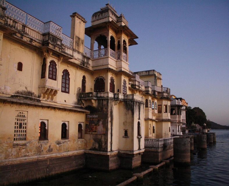 Udaipur: Evening Boat Ride with Puppet Show and Dinner - The Itinerary in Detail
