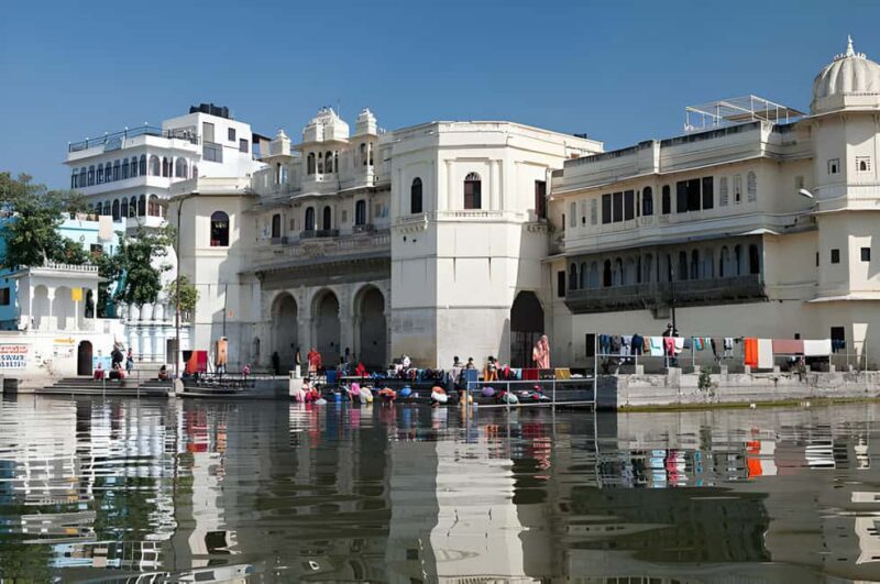 Udaipur Full Day City tour with Boat Ride and Lunch - FAQs