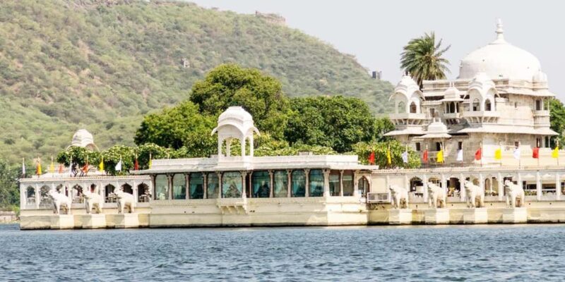 Udaipur: Full-Day Private City Tour with Professional Guide - The Itinerary and What It Means for You
