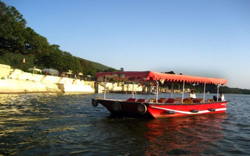 Udaipur Full-Day Private Tour with Boat Ride and Lunch - Transportation, Group Size, and Value