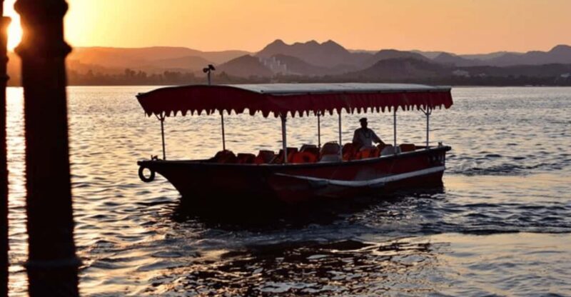 Udaipur: Guided Walking Tour of Ghats with Boat Ride - Udaipur: Guided Walking Tour of Ghats with Boat Ride